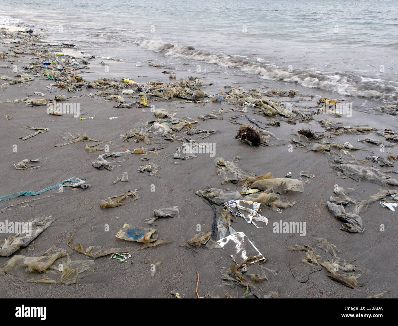 Litter on beach hi-res stock photography and images - Alamy
