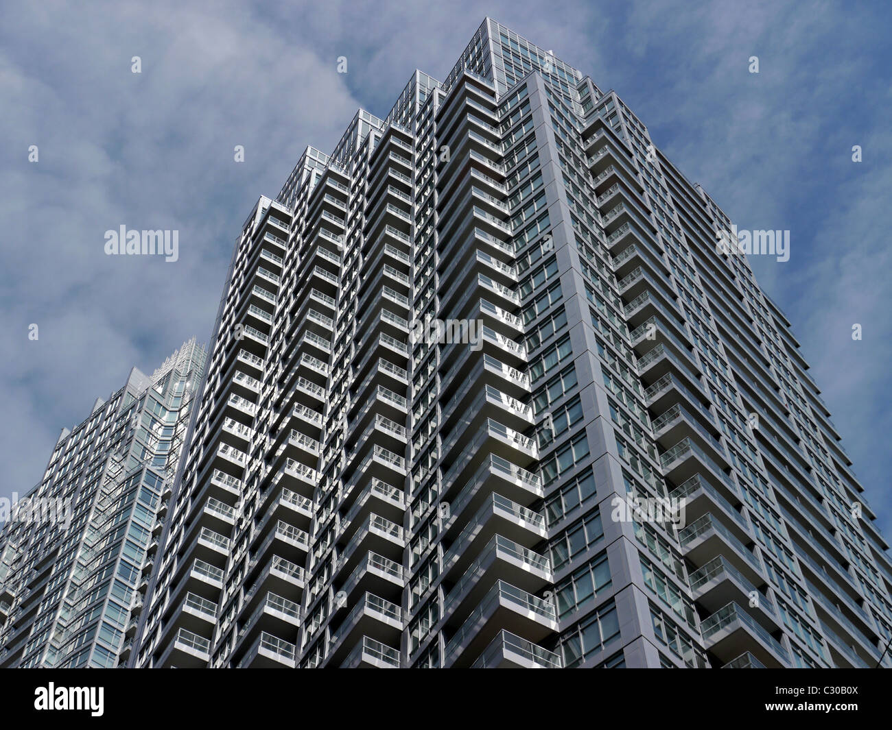 High rise apartment building canada hi-res stock photography and images ...