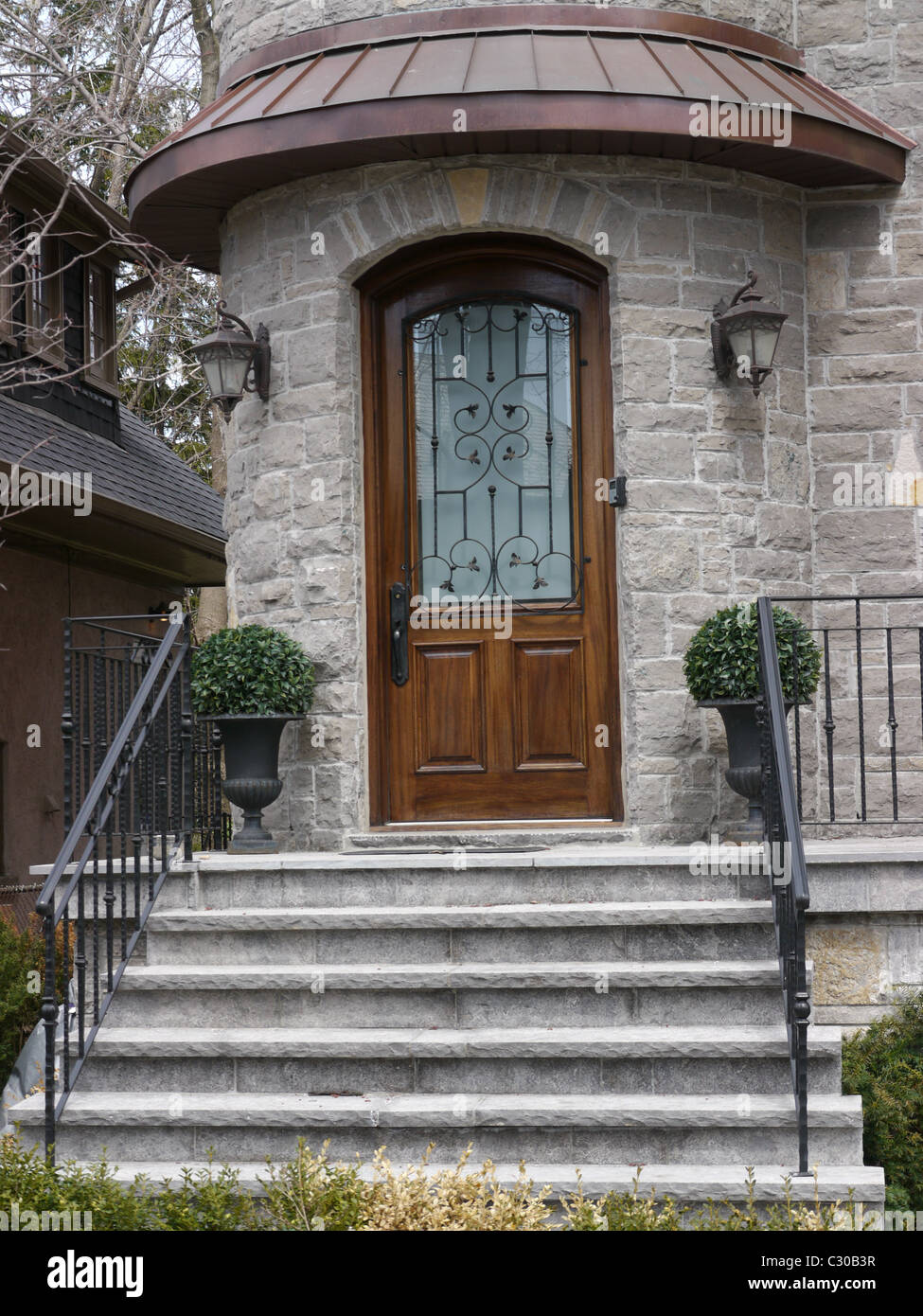 Family house door hi-res stock photography and images - Alamy