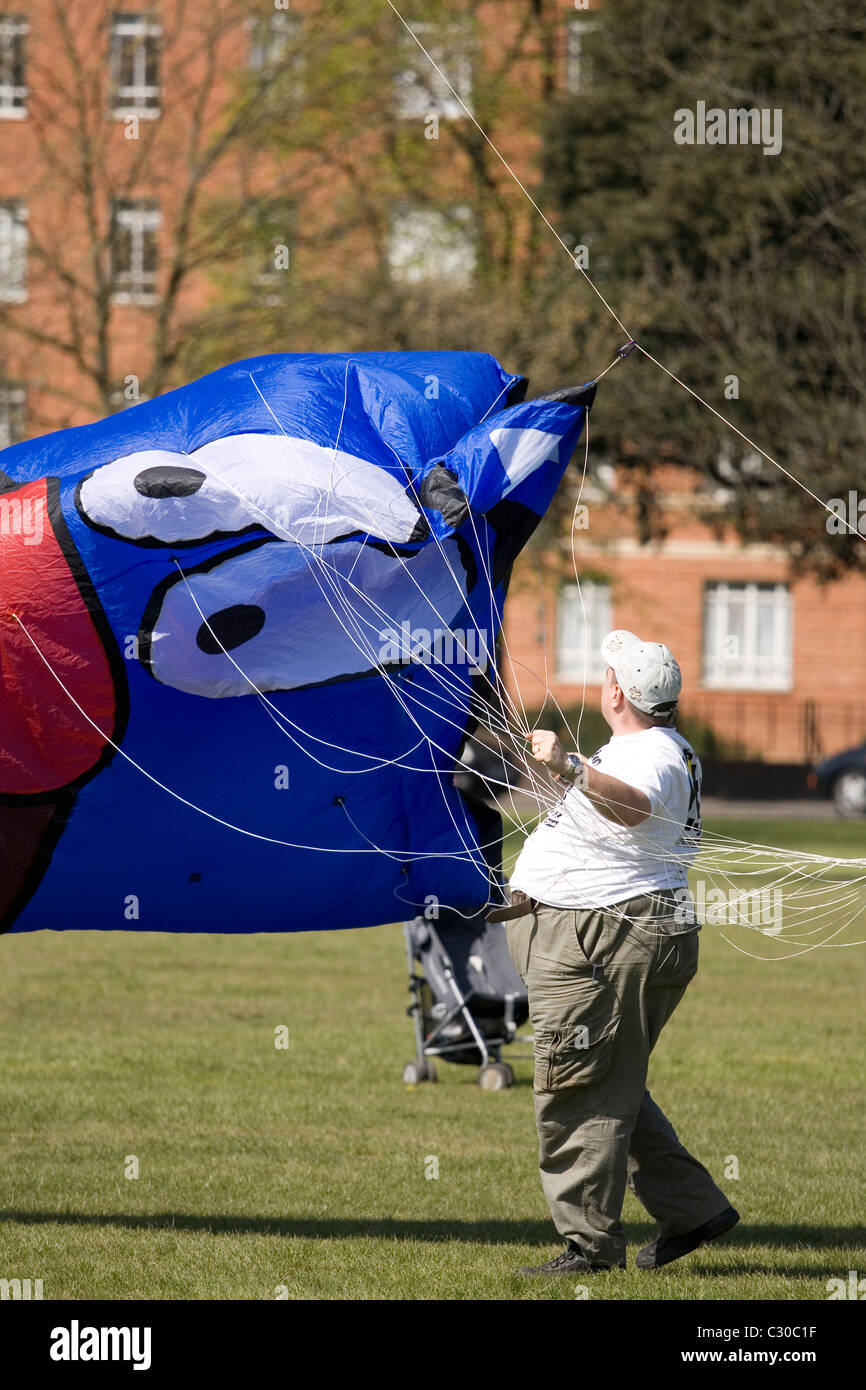 A man tries to float a kite at Streatham Park, family kite day Stock ...