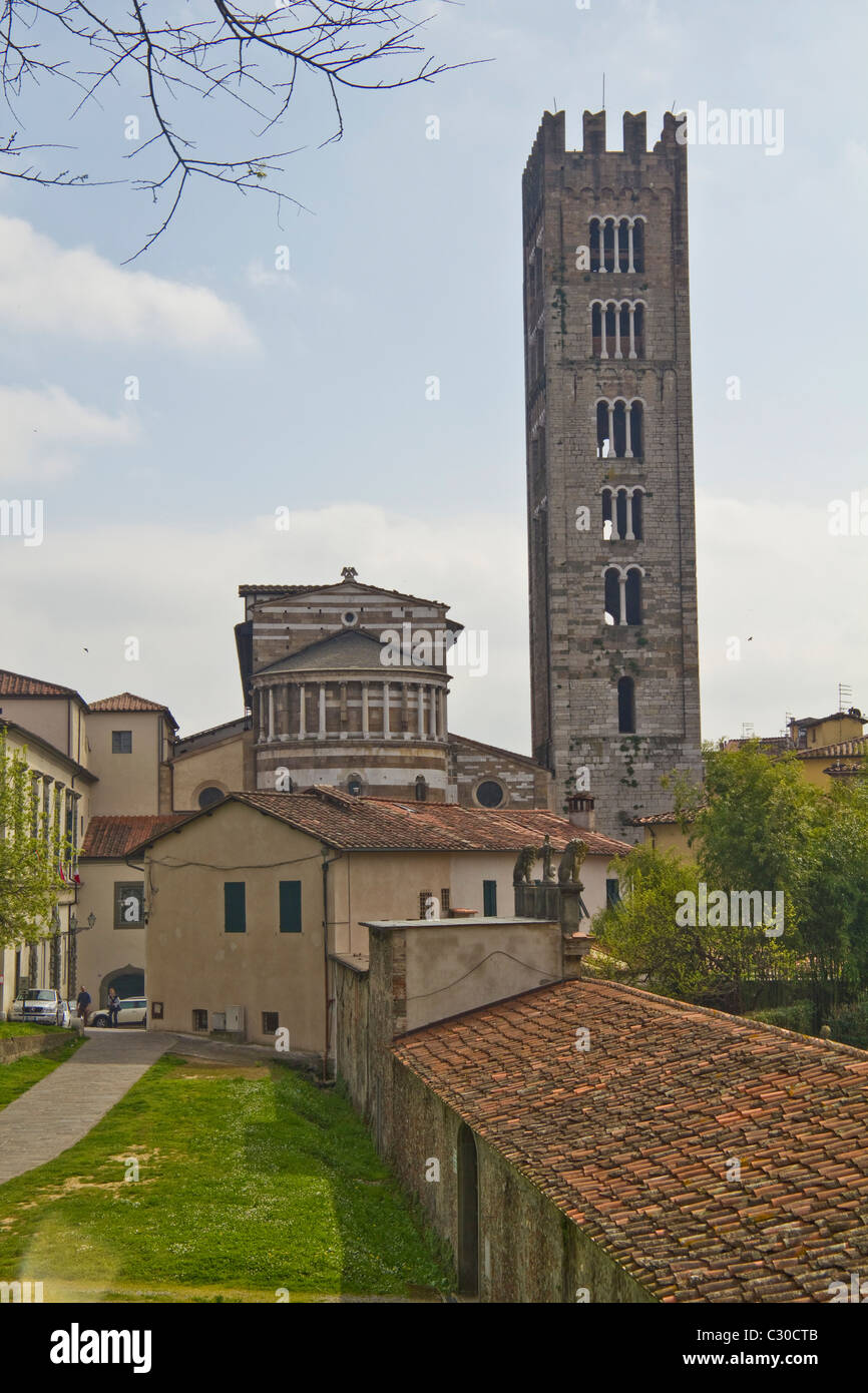 Medieval city walls and tower in Lucca Tuscany Italy Stock Photo - Alamy