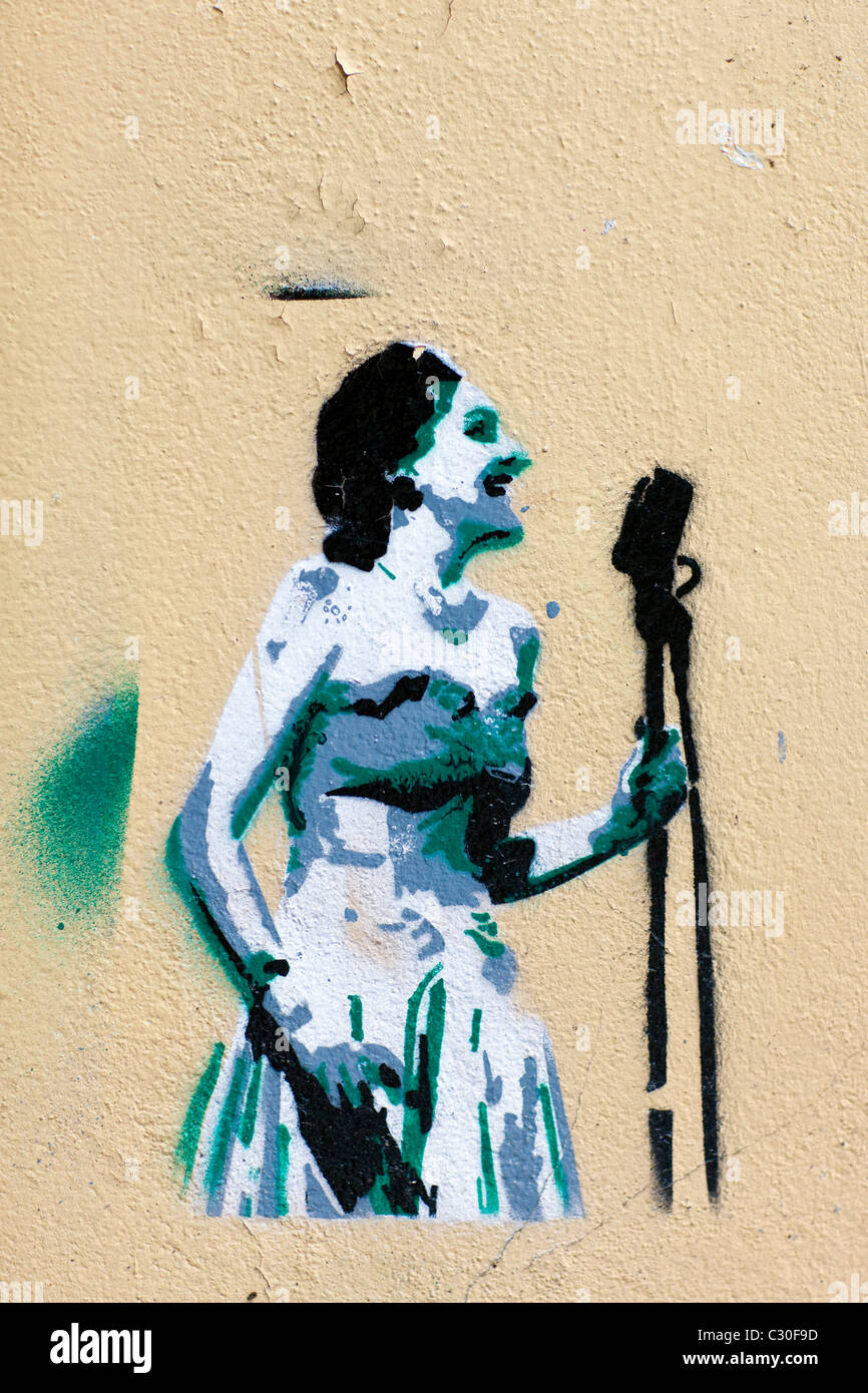 Singer chanteuse hi-res stock photography and images - Alamy