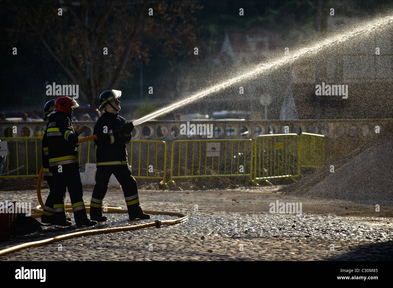 Firemen fighting fire Stock Photo - Alamy Firemen fighting fire Stock Photo - Alamy