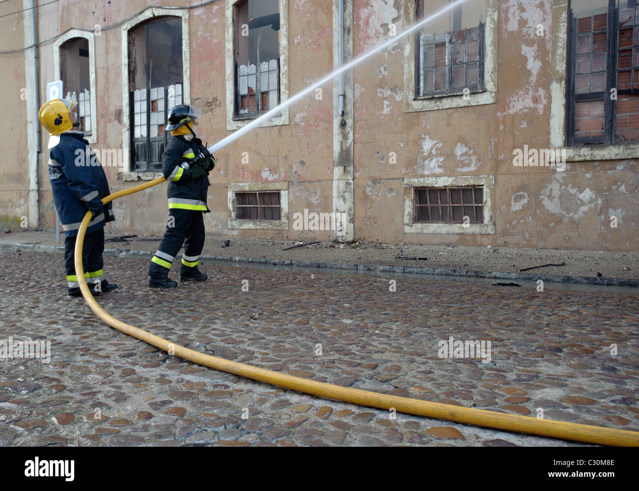 Firemen fighting urban fire Stock Photo - Alamy