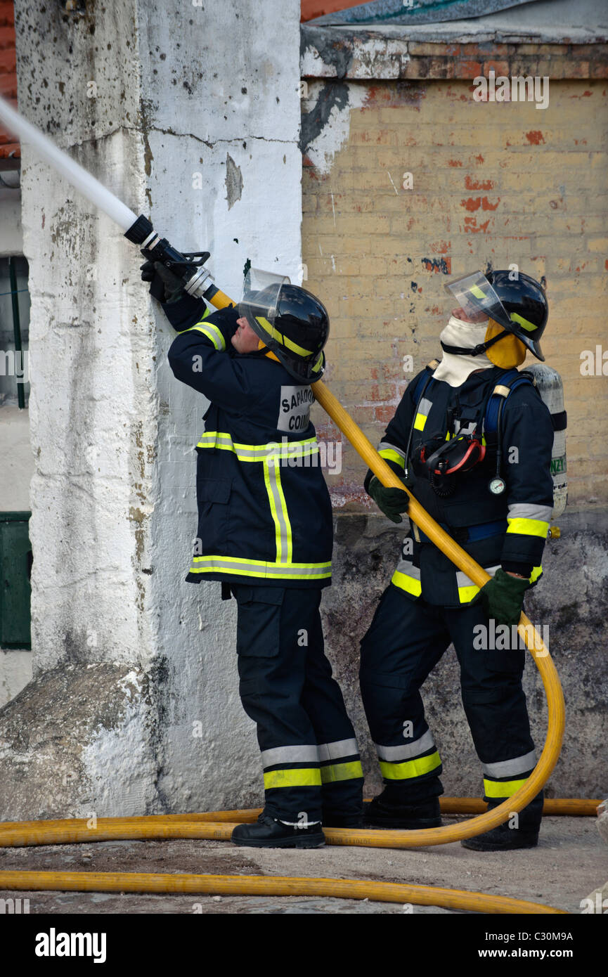 Firemen fighting urban fire Stock Photo - Alamy