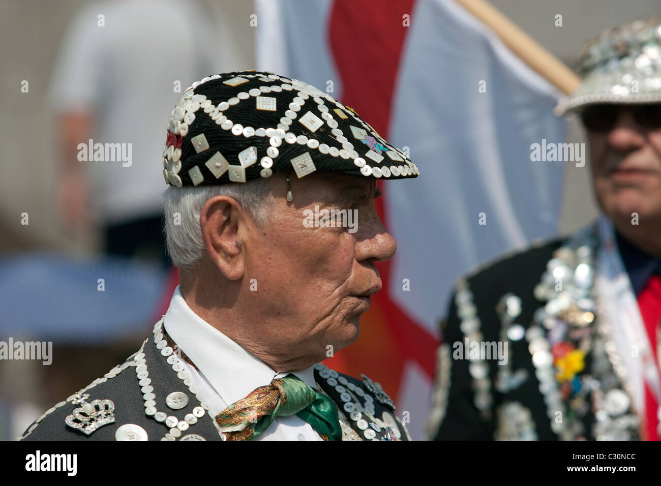 Traditional cockney costume hi-res stock photography and images - Alamy