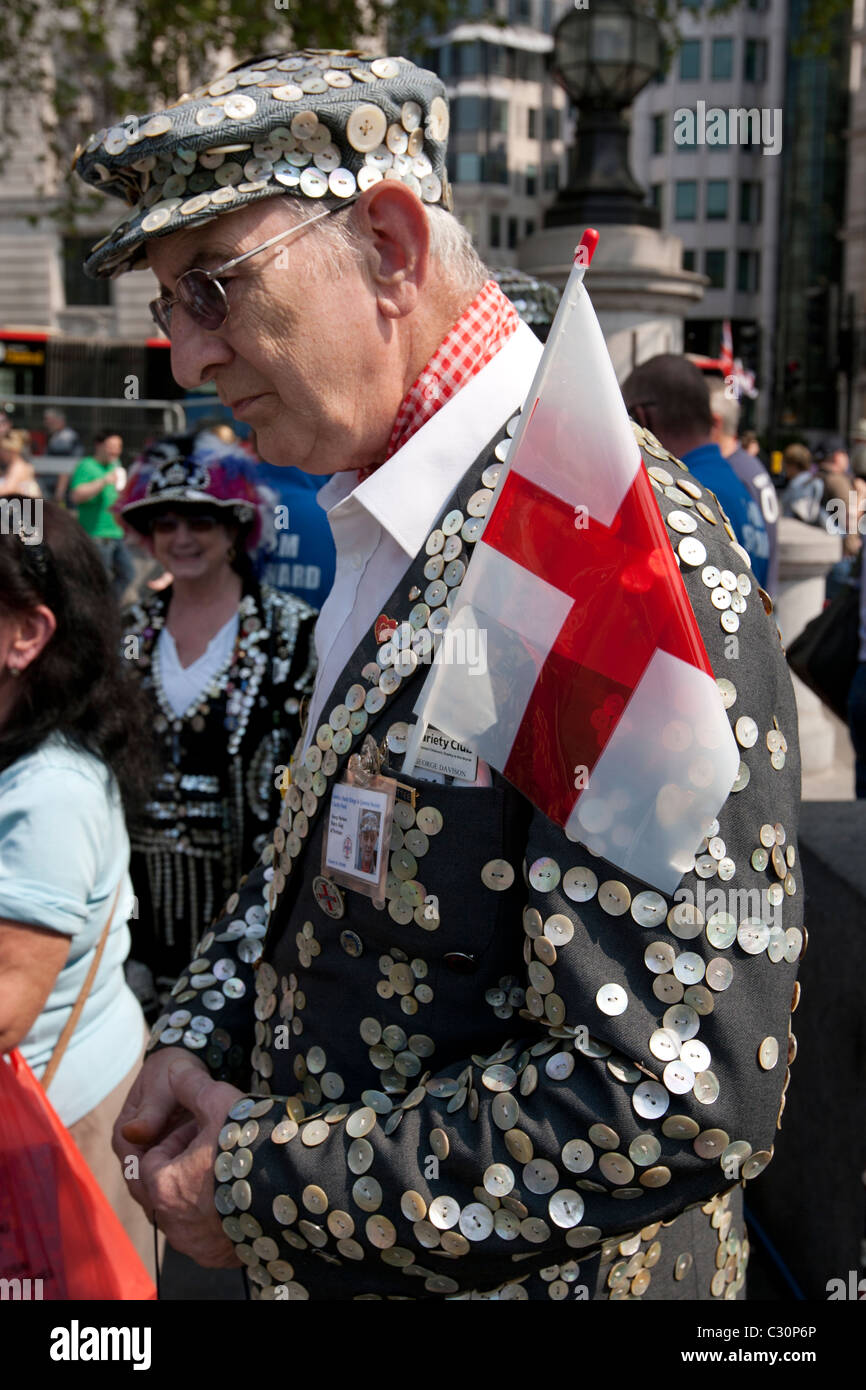 Traditional cockney costume hi-res stock photography and images - Alamy