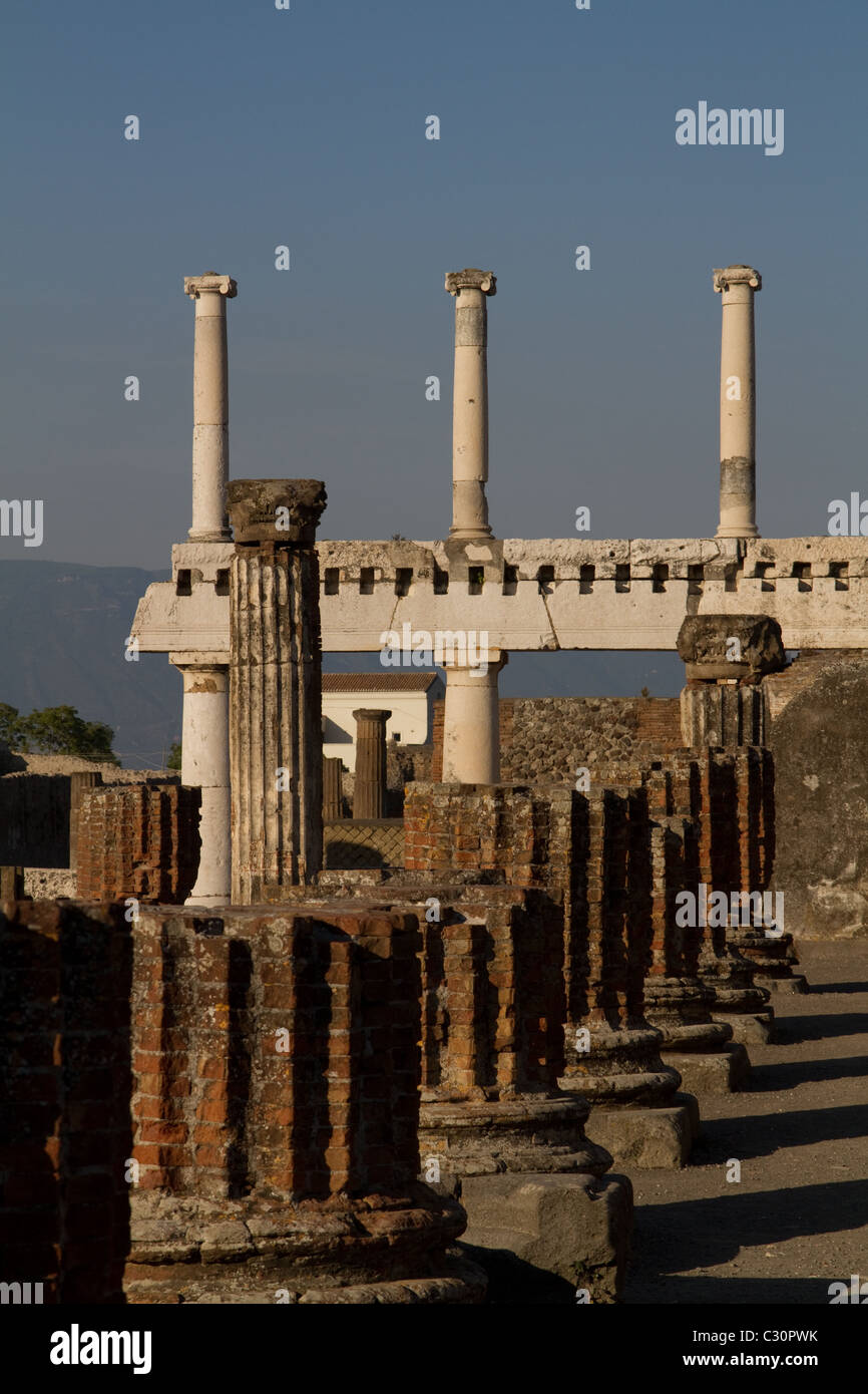 Pompeii columns hi-res stock photography and images - Alamy