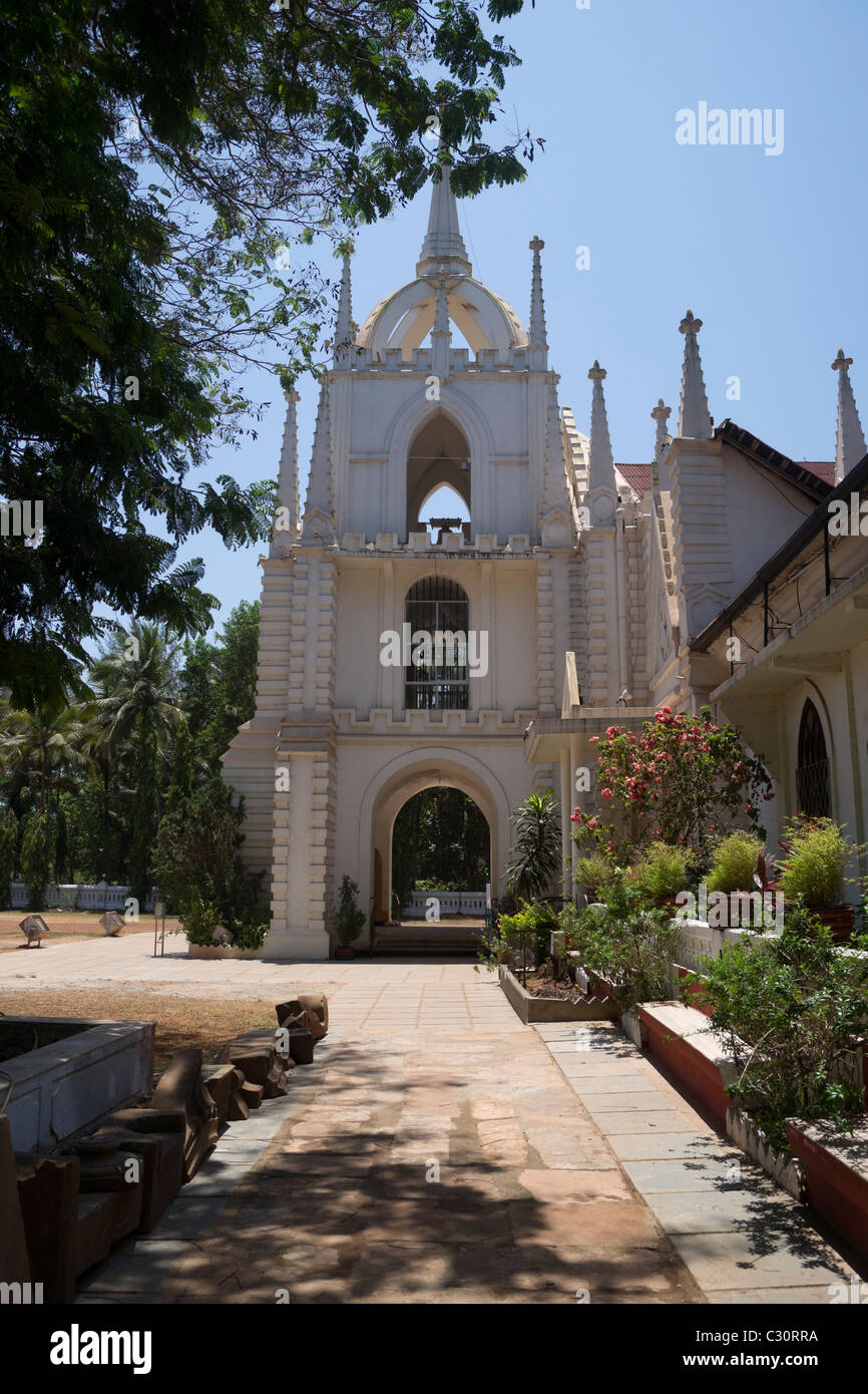 The Church of de Dens has the shrine of the miraculous statue of Mae de ...