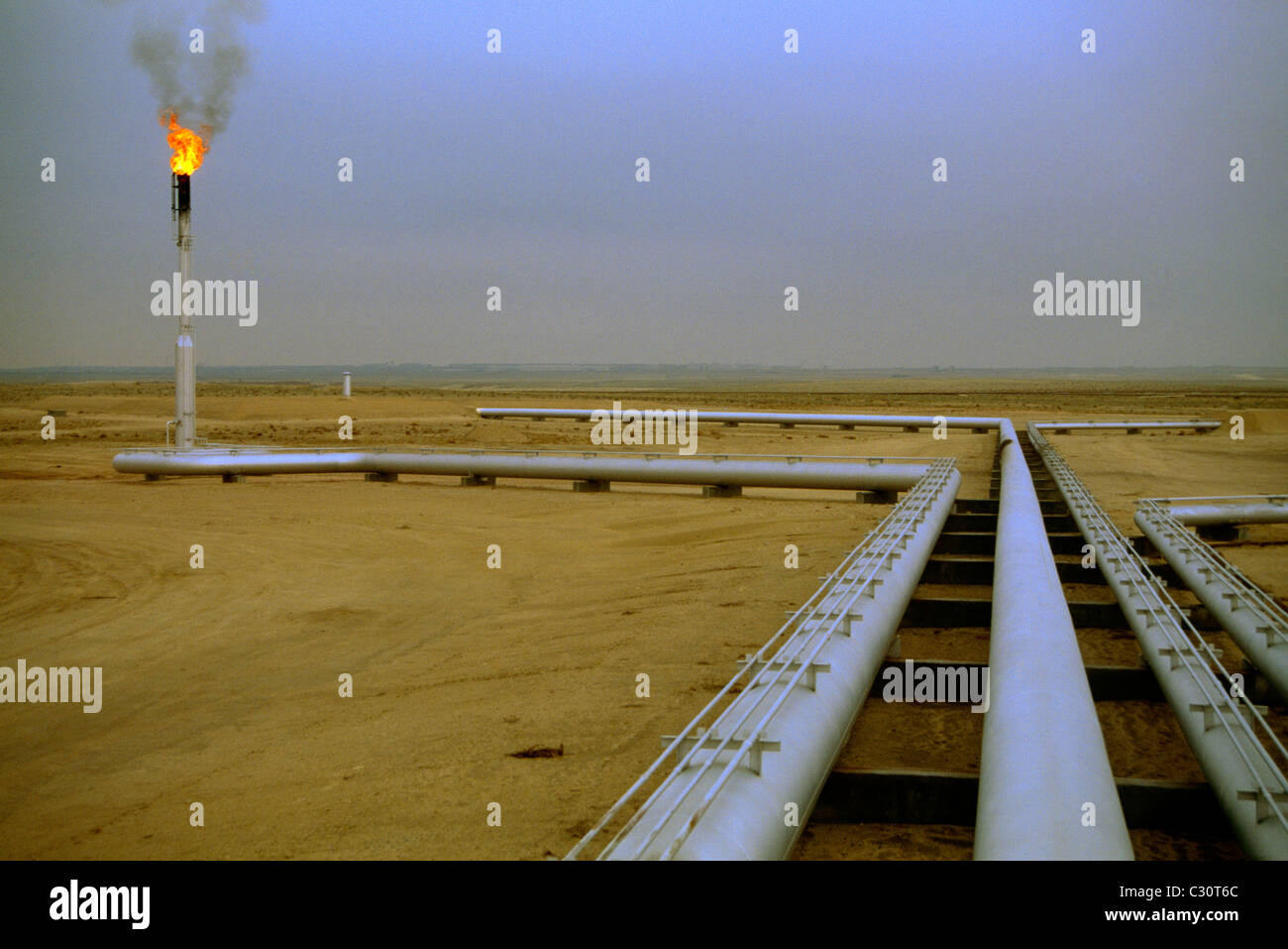 Burgan oil field hi-res stock photography and images - Alamy