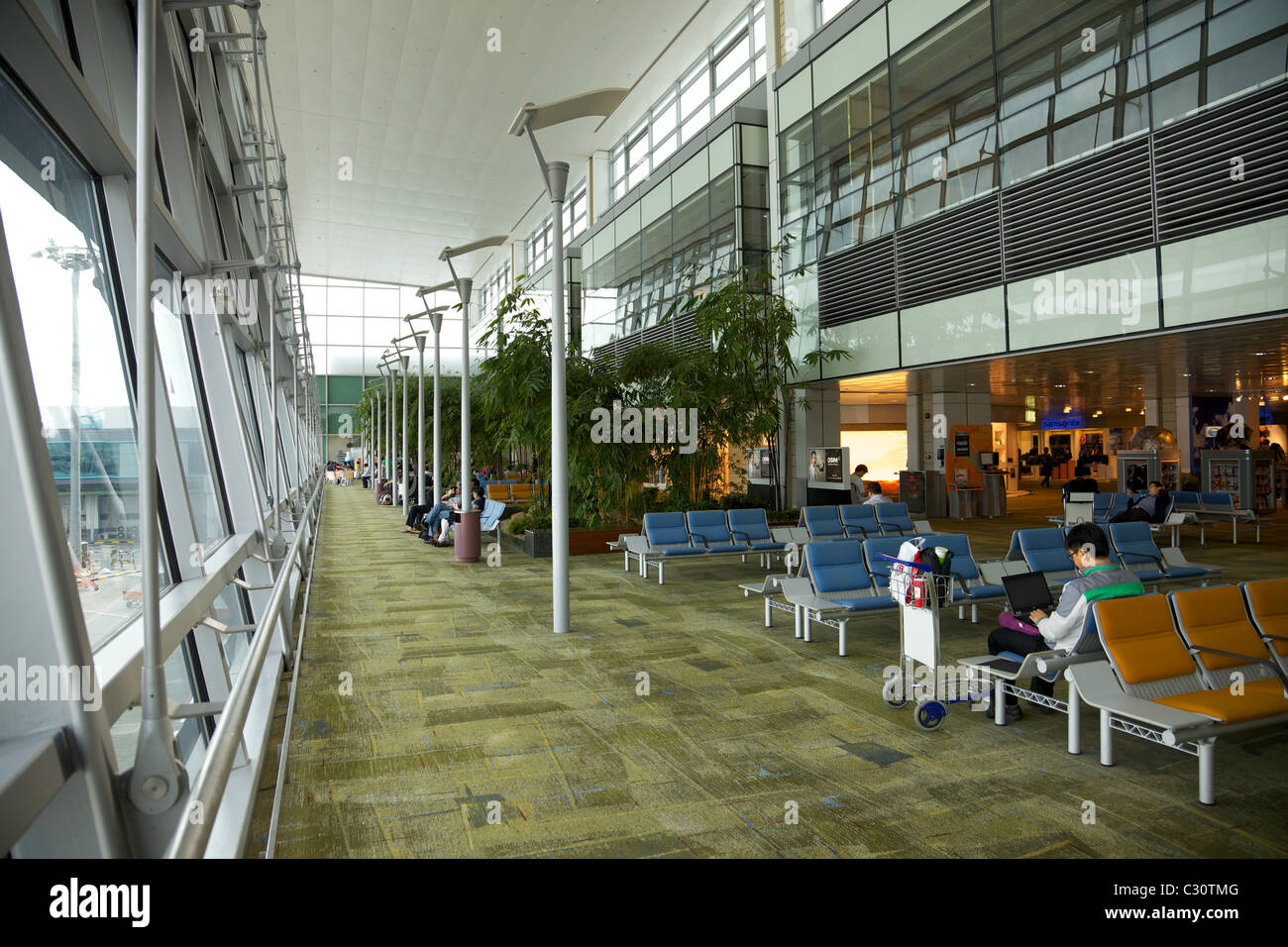 Airside hi-res stock photography and images - Alamy