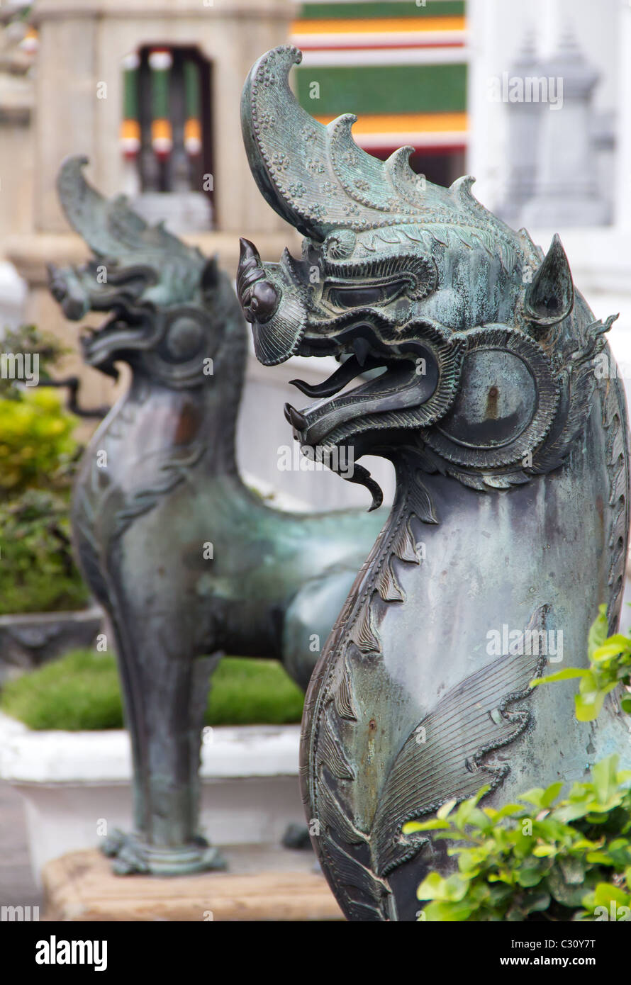 Thai temple statues hi-res stock photography and images - Alamy