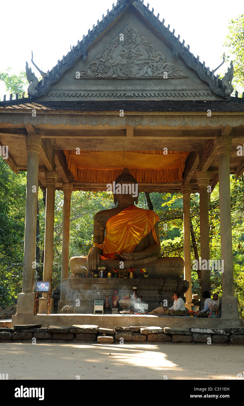 Large seated Buddha with three female Buddhist worshipers in the ...
