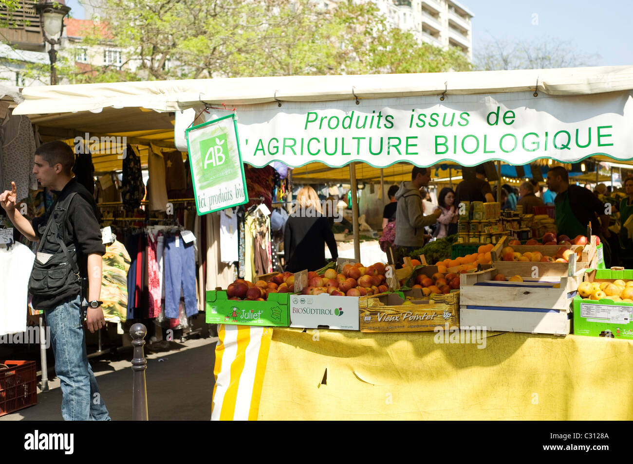 Paris food fruit market hi-res stock photography and images - Alamy