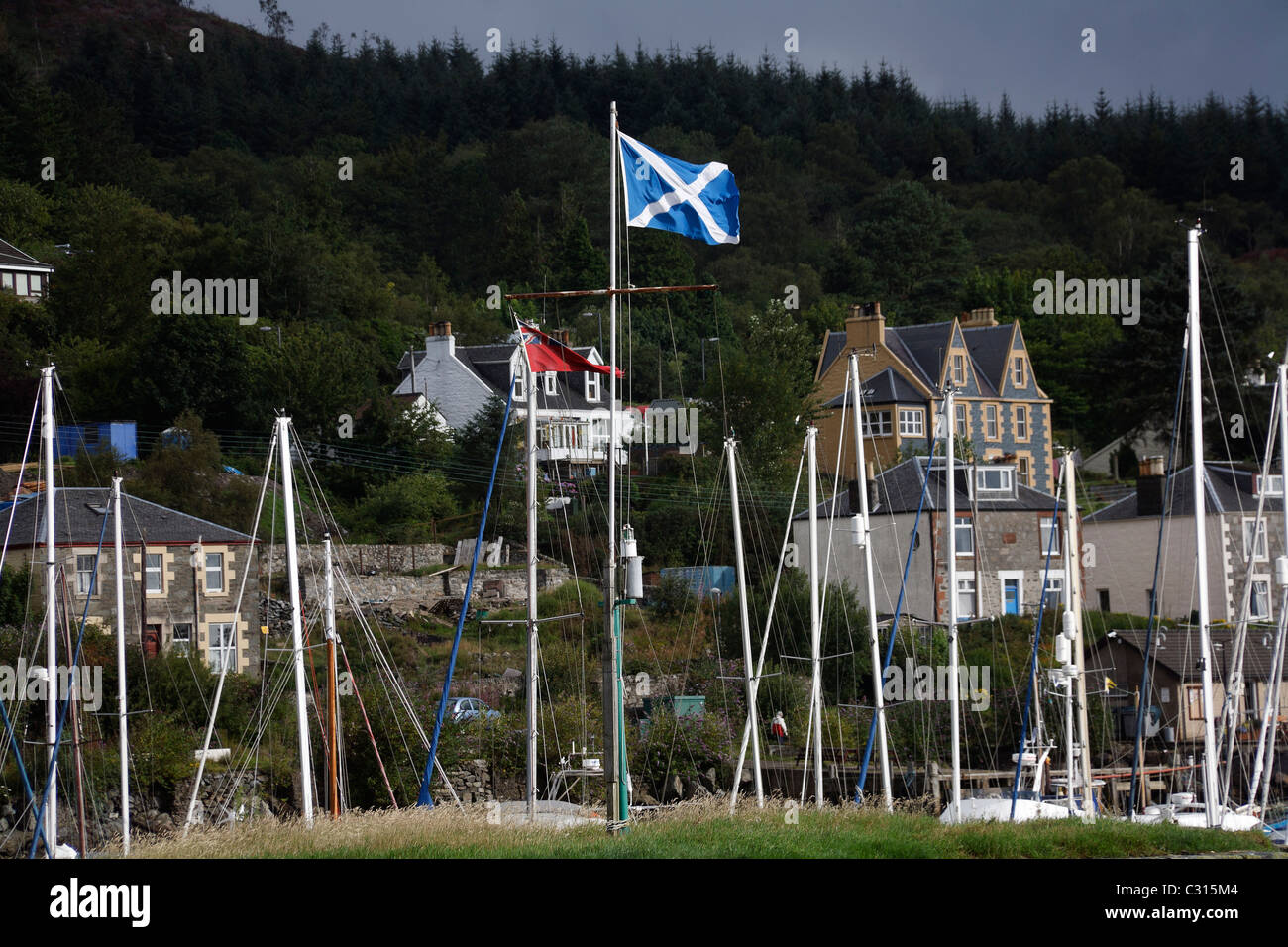 Tarbert loch fyne hi-res stock photography and images - Alamy