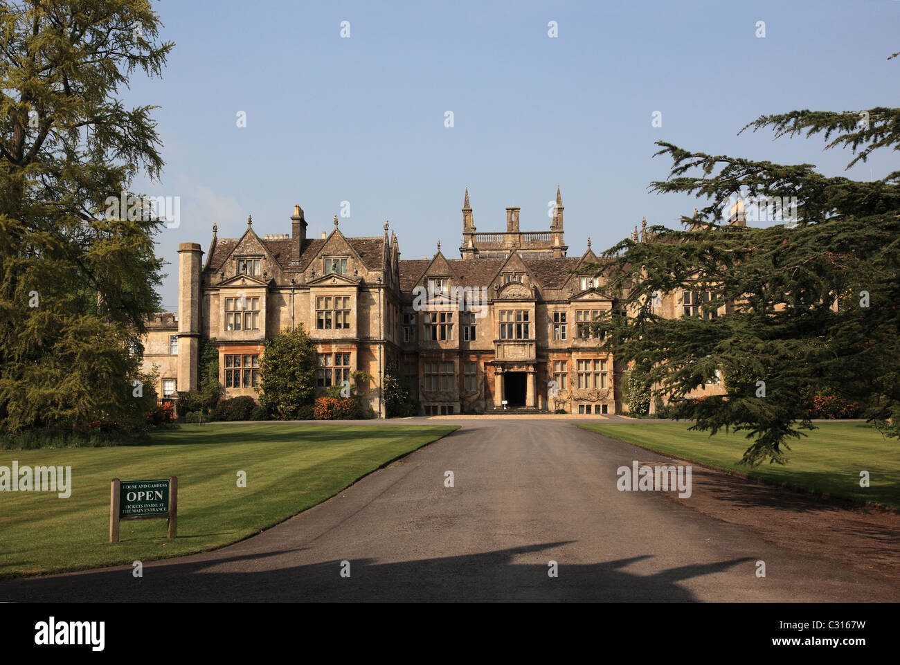 England country house drive hi-res stock photography and images - Alamy