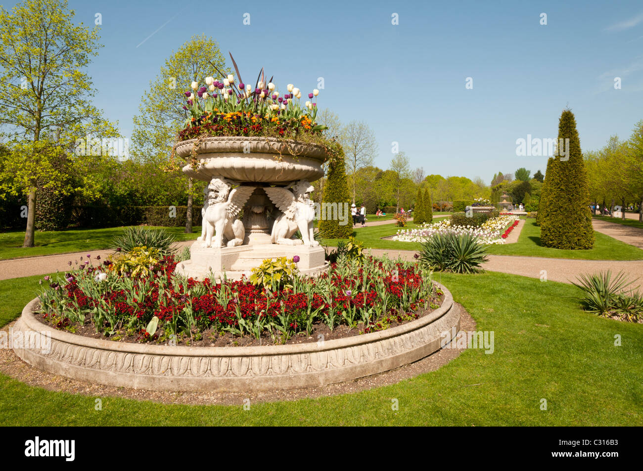Regents park flowers hi-res stock photography and images - Alamy