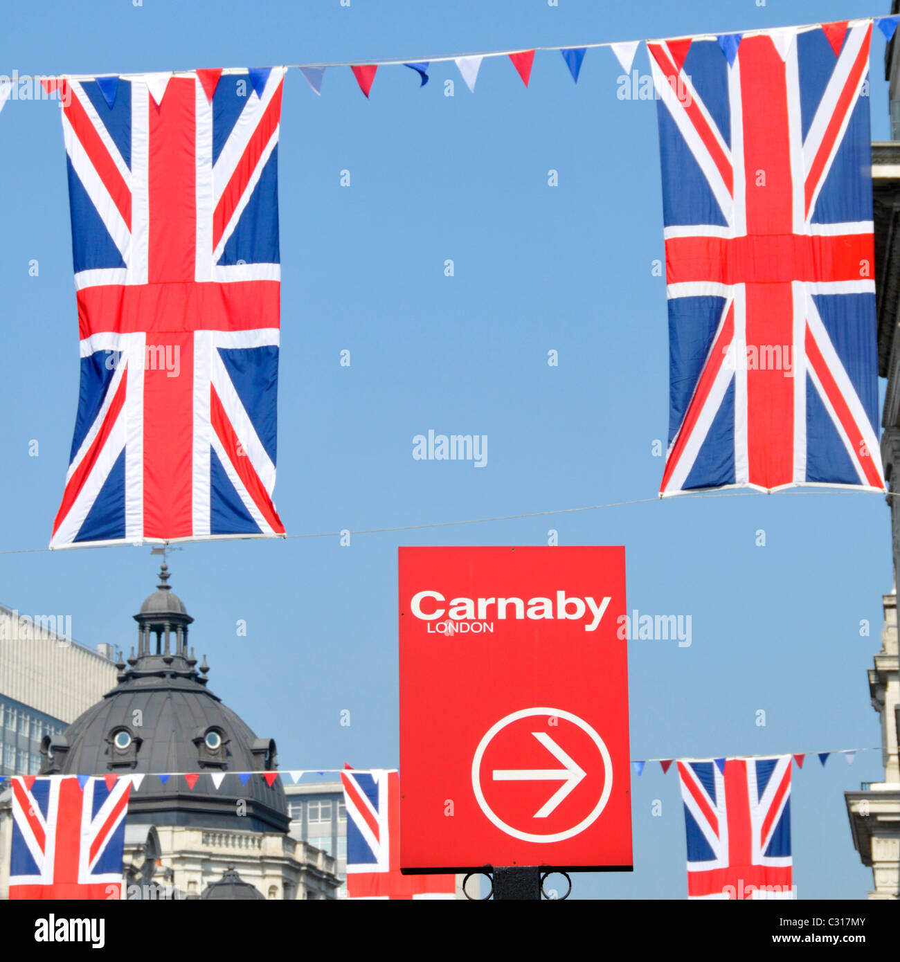 Red white blue bunting hi-res stock photography and images - Alamy