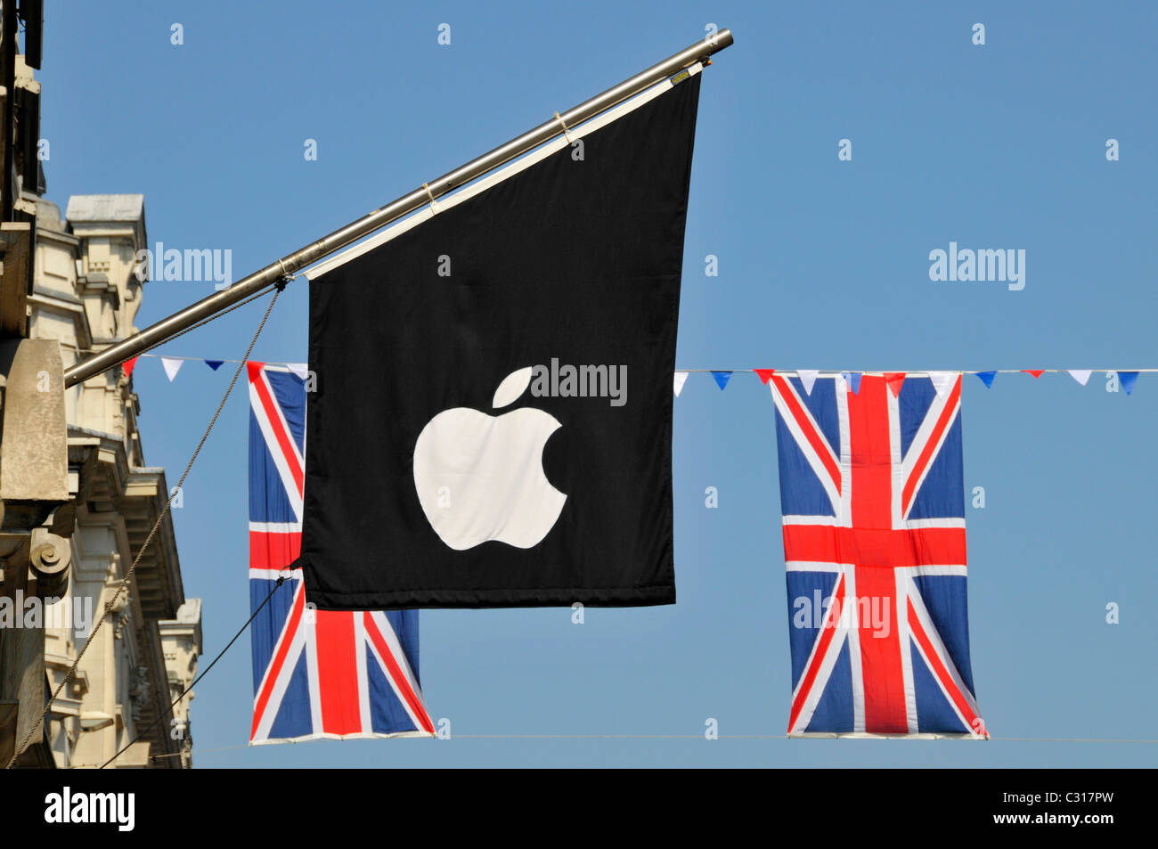 Apple store logo hi-res stock photography and images - Alamy