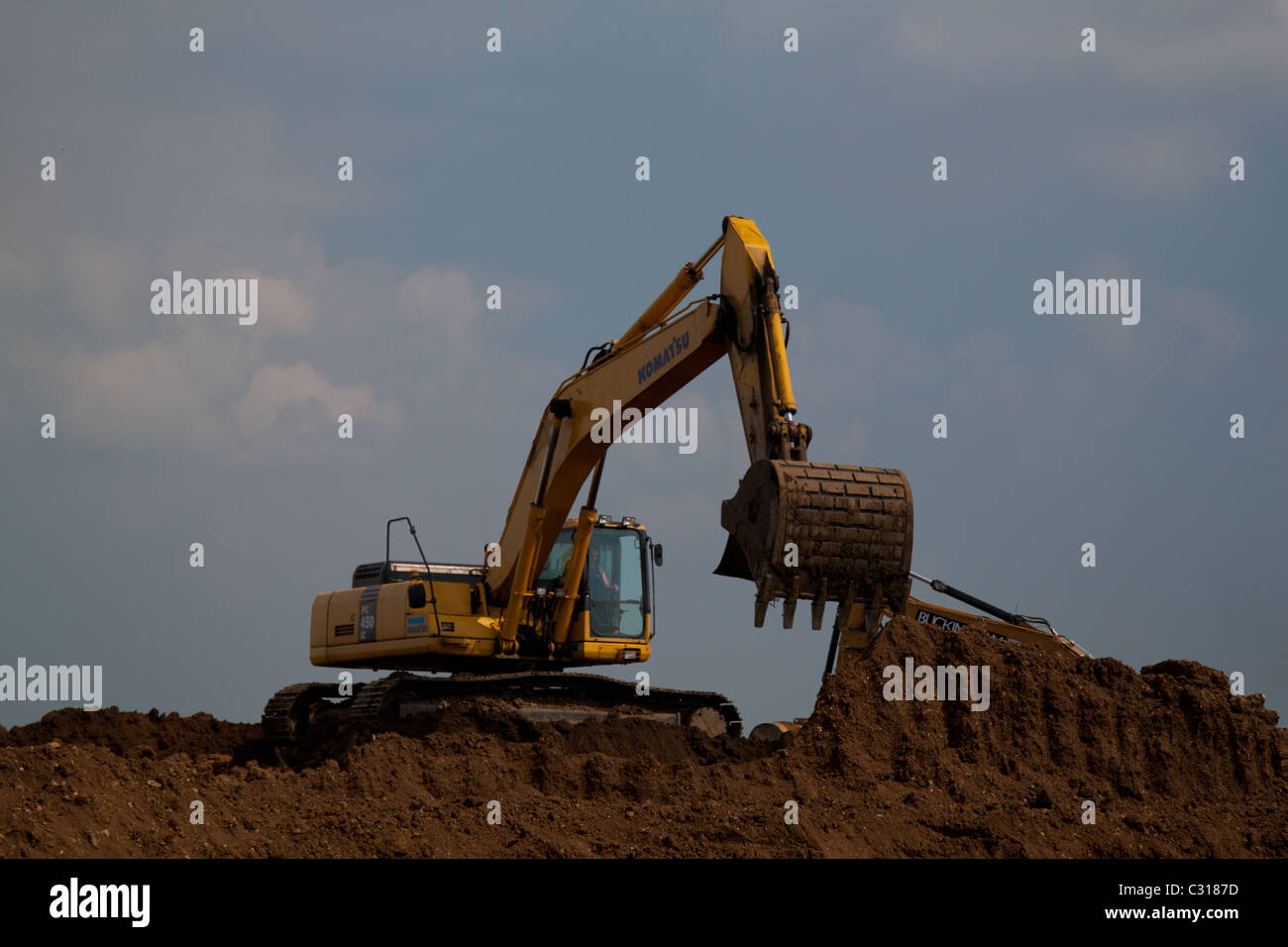 Quarry digger bucket hi-res stock photography and images - Alamy