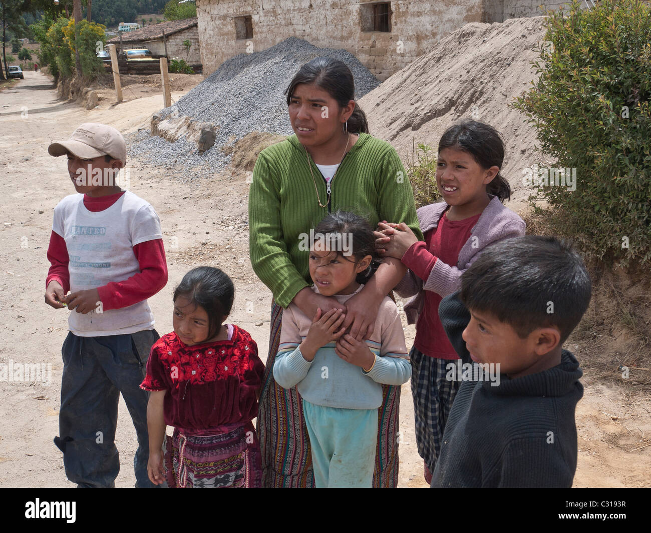 Guatemalan girls with their mother hi-res stock photography and images ...