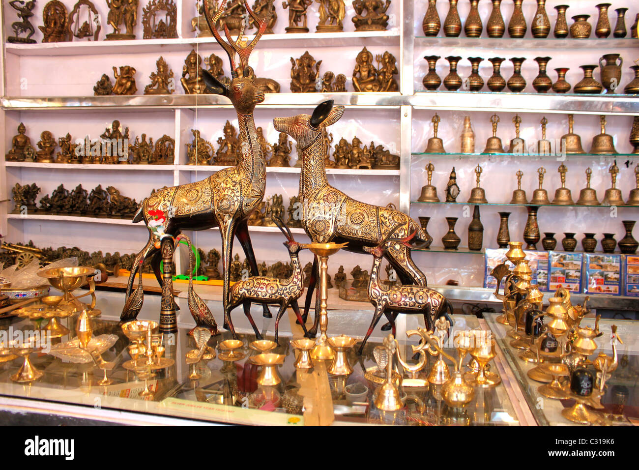 Shops handicraft hi-res stock photography and images - Alamy