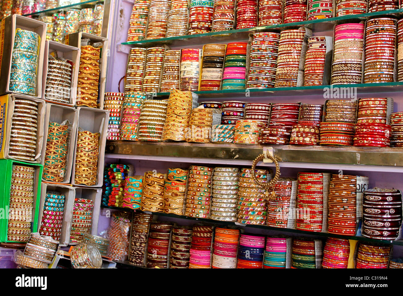 Lac bangles hi-res stock photography and images - Alamy