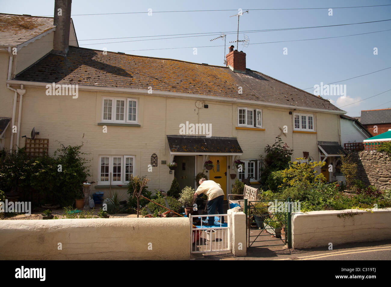 Old fashioned cottages hi-res stock photography and images - Alamy