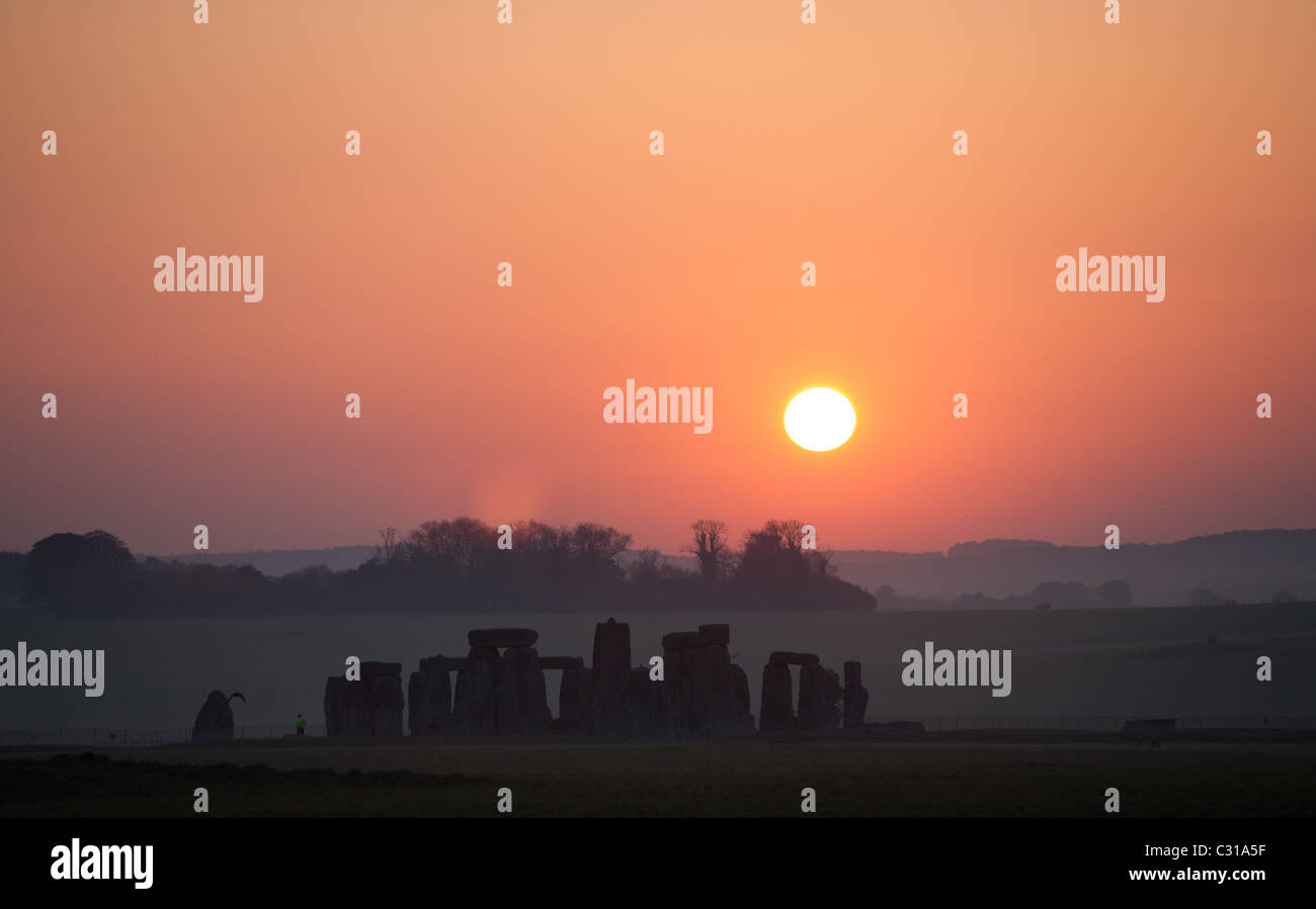 Stonehenge during sunrise Stock Photo - Alamy