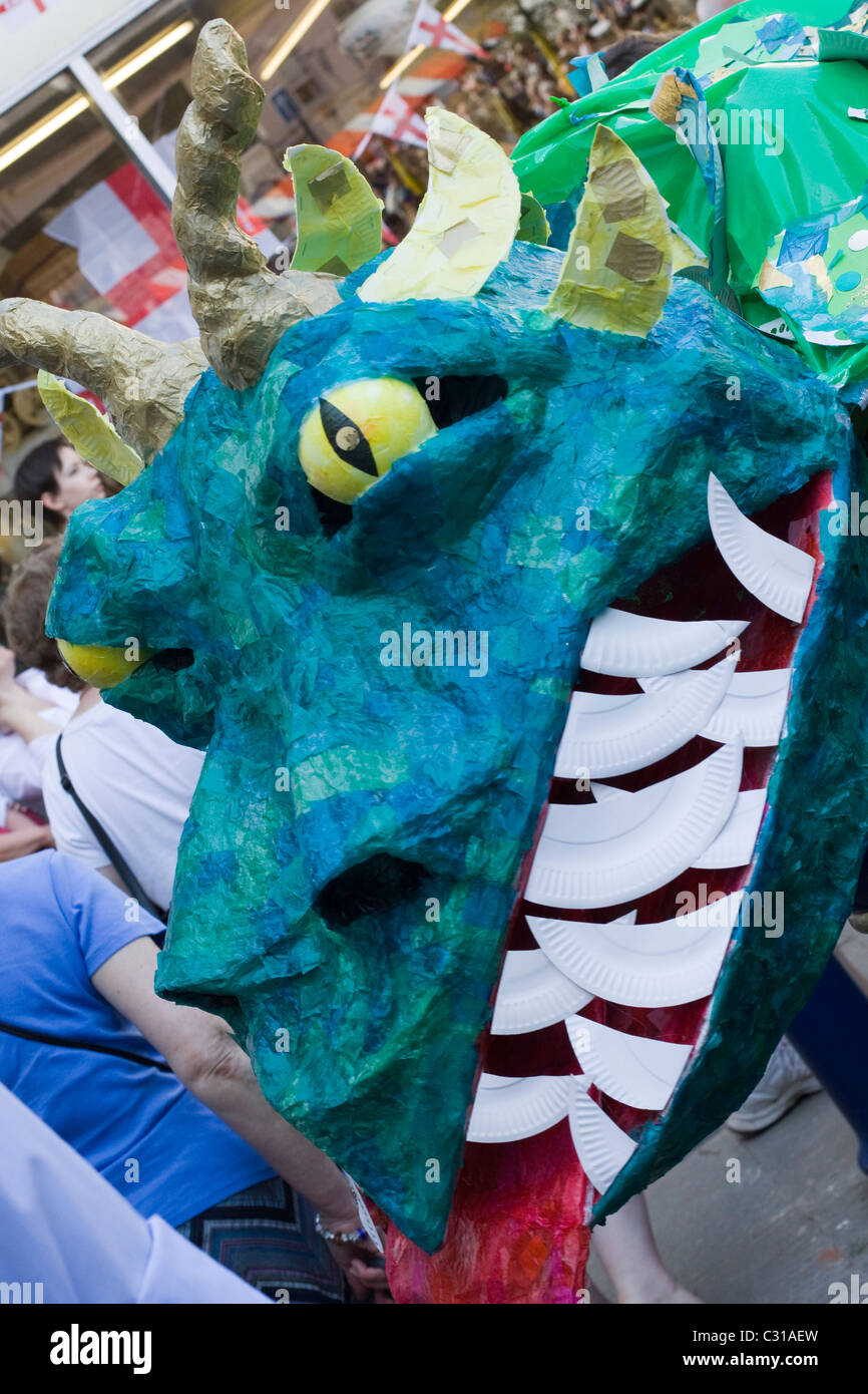 Carnival float dragon hi-res stock photography and images - Alamy