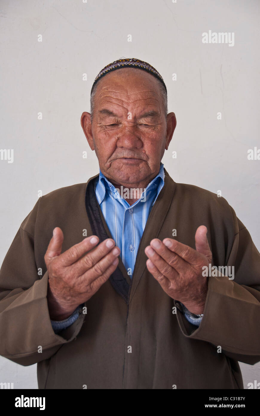 Senior Muslim man praying, Ashgabat, Turkmenistan Stock Photo - Alamy
