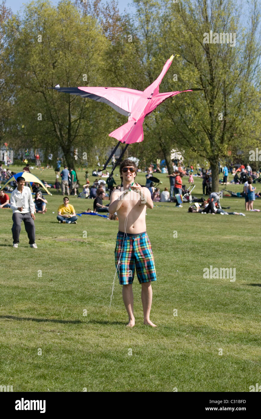 Launch kite hi-res stock photography and images - Alamy