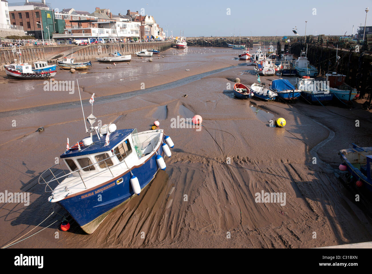Bridlington Harbour at low tide, Bridlington, East Yorkshire, Yorkshire ...