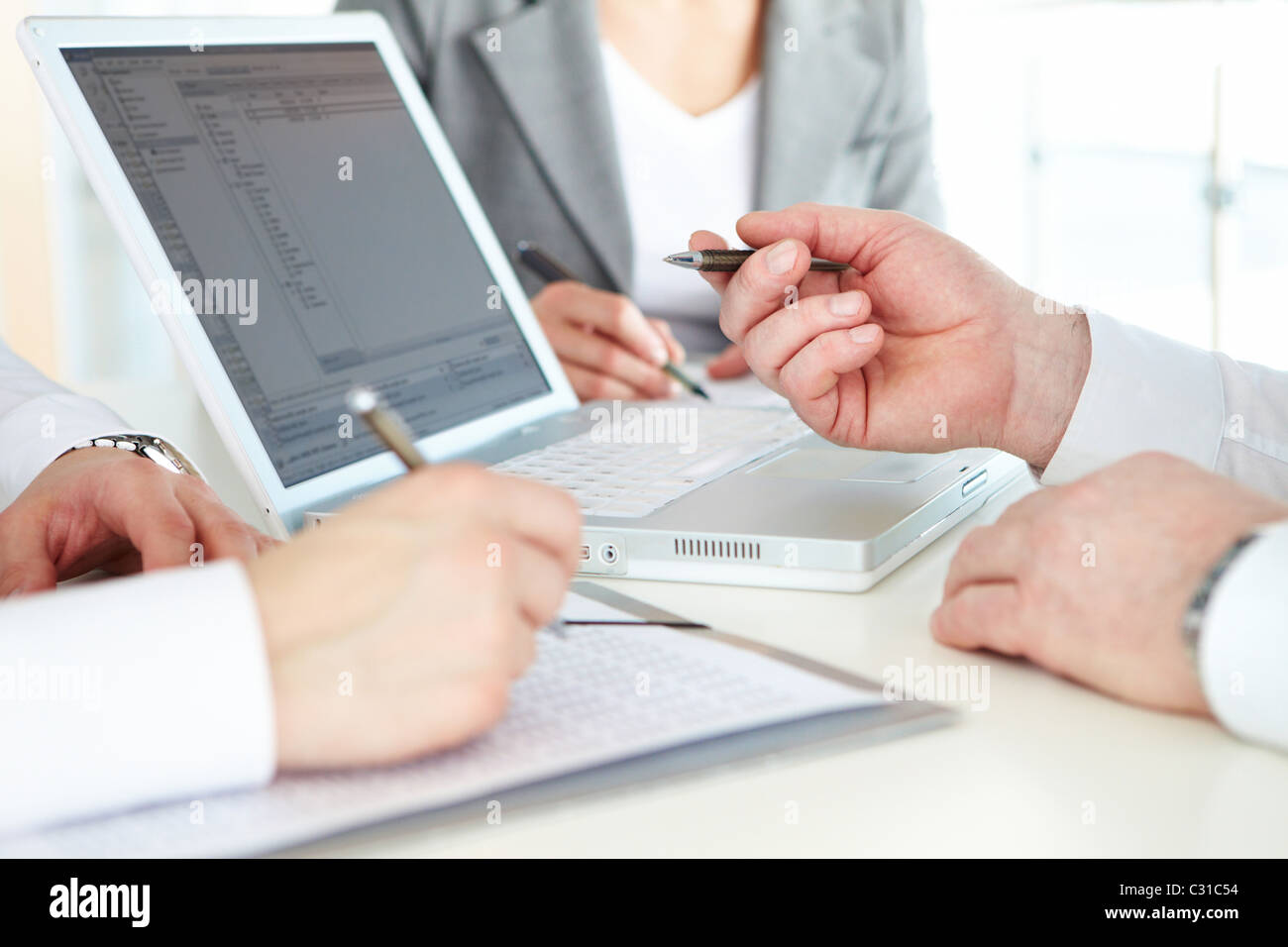 Briefing screen hi-res stock photography and images - Alamy