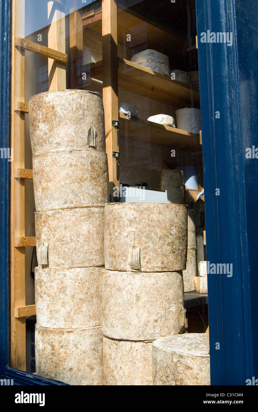 Rustic Cheddar at Borough Market Stock Photo - Alamy