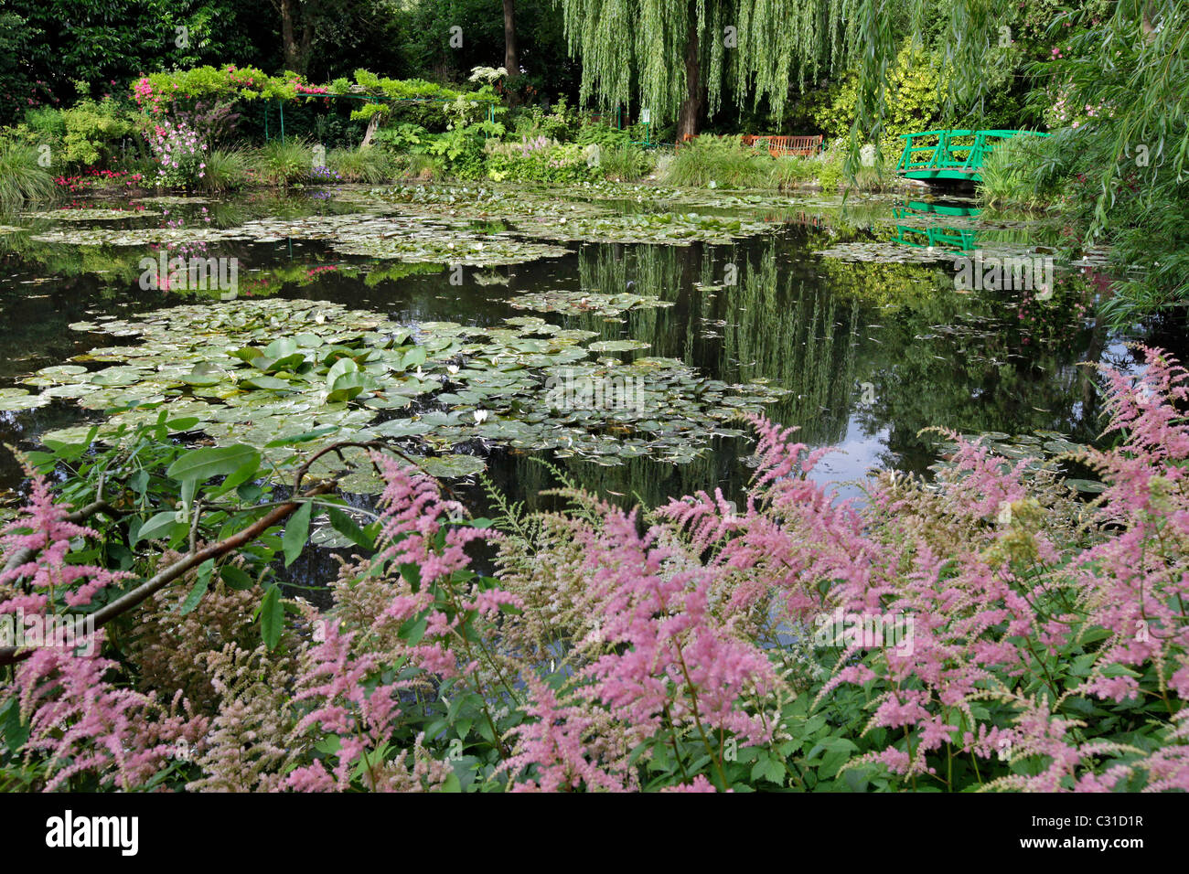 THE WHITE WATER LILY POND IN THE IMPRESSIONIST PAINTER CLAUDE MONET'S ...