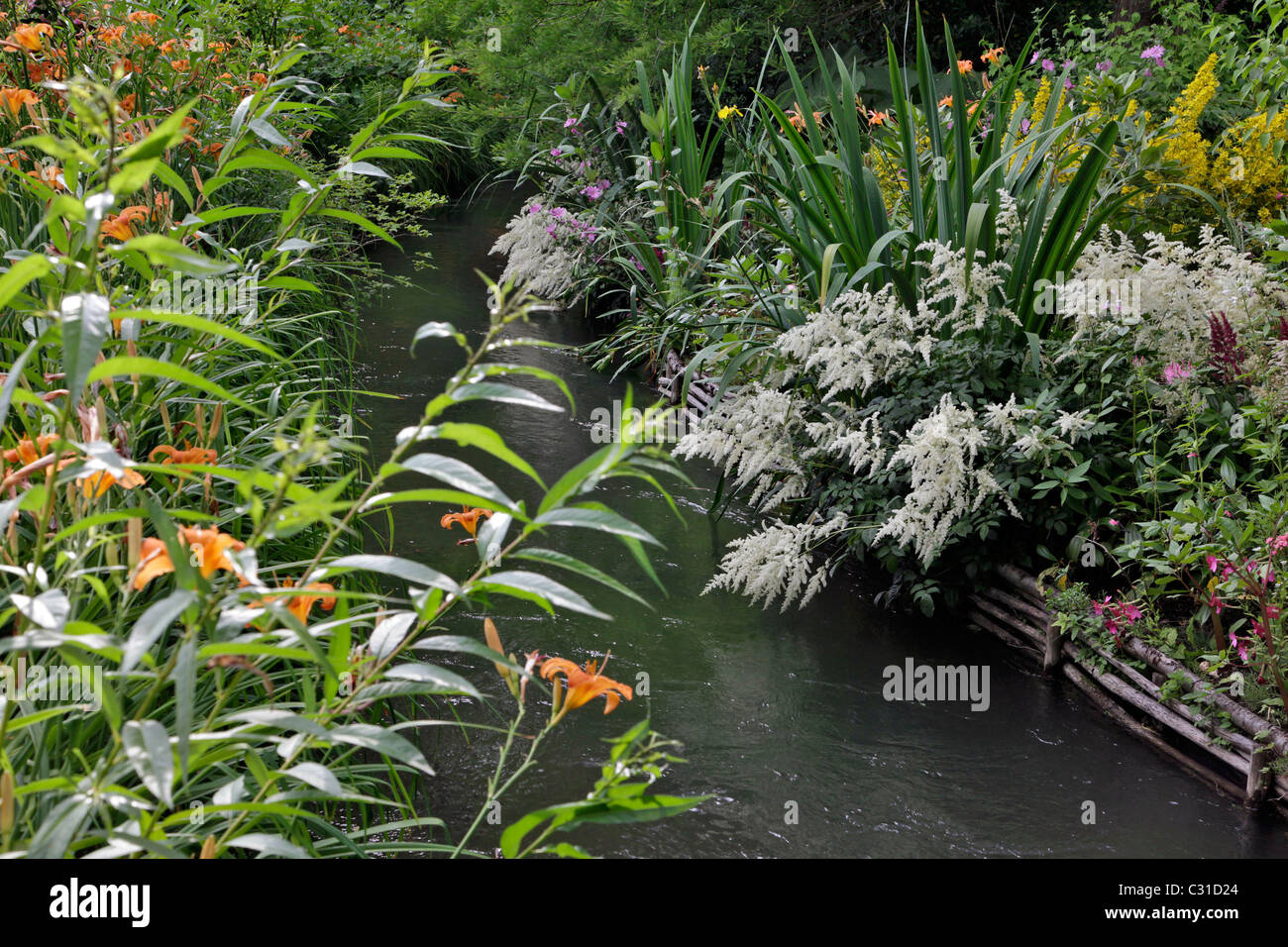 THE SMALL RIVER EPTE THAT CROSSES THROUGH THE IMPRESSIONIST PAINTER ...