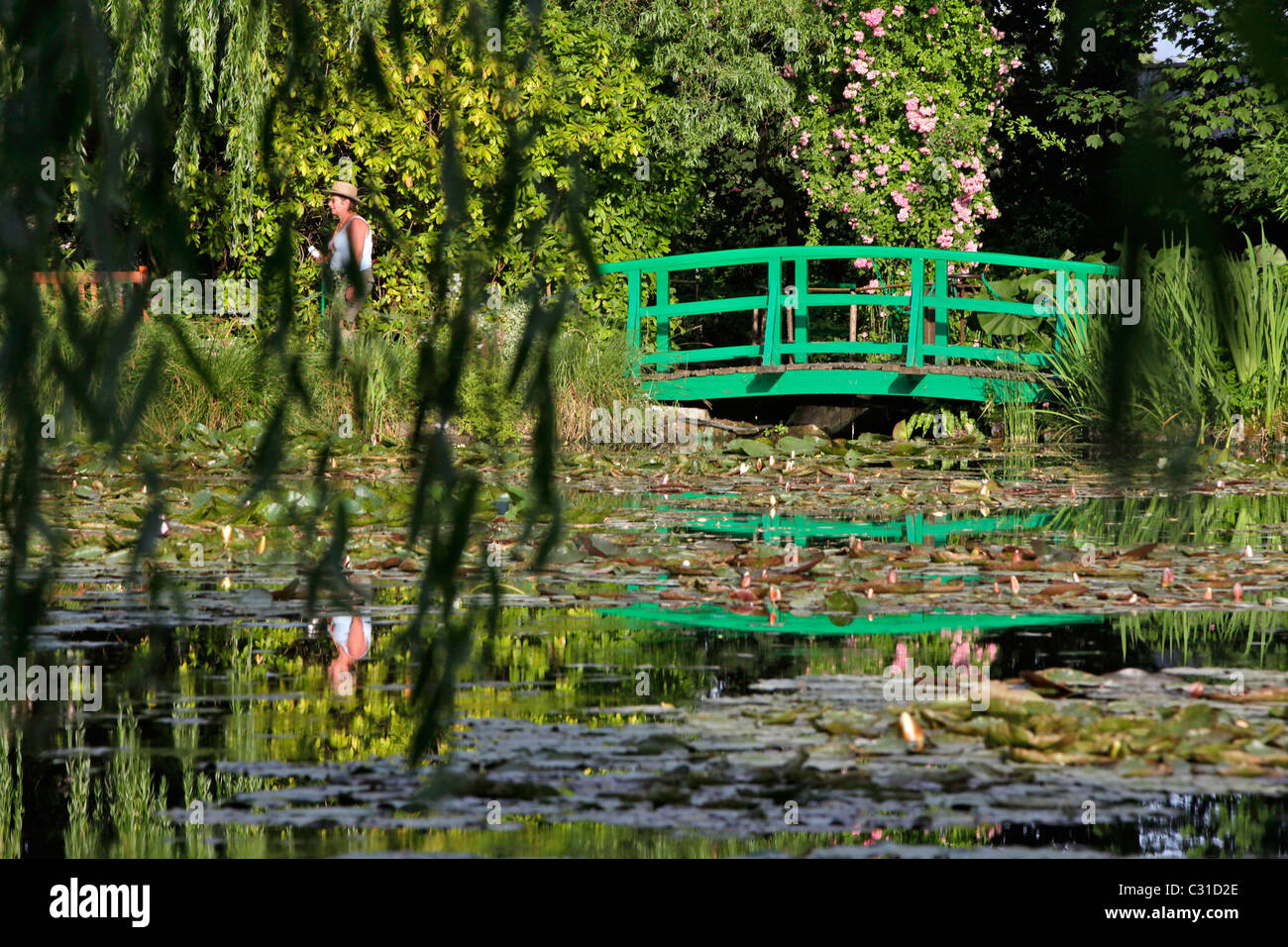 Monet's garden giverny japanese bridge hi-res stock photography and ...