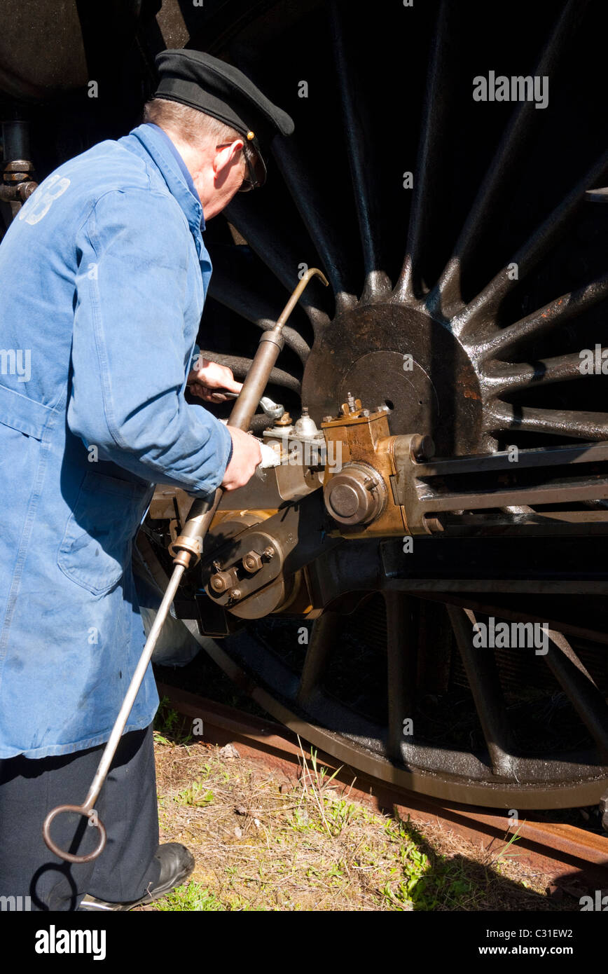 Servicing steam engine Stock Photo - Alamy