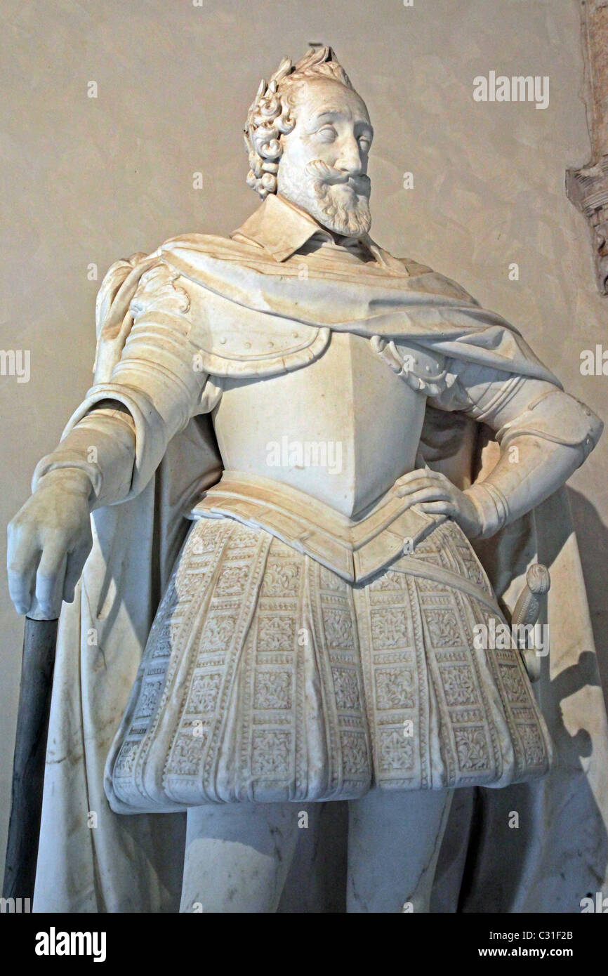 Statue of french king henri iv hi-res stock photography and images - Alamy