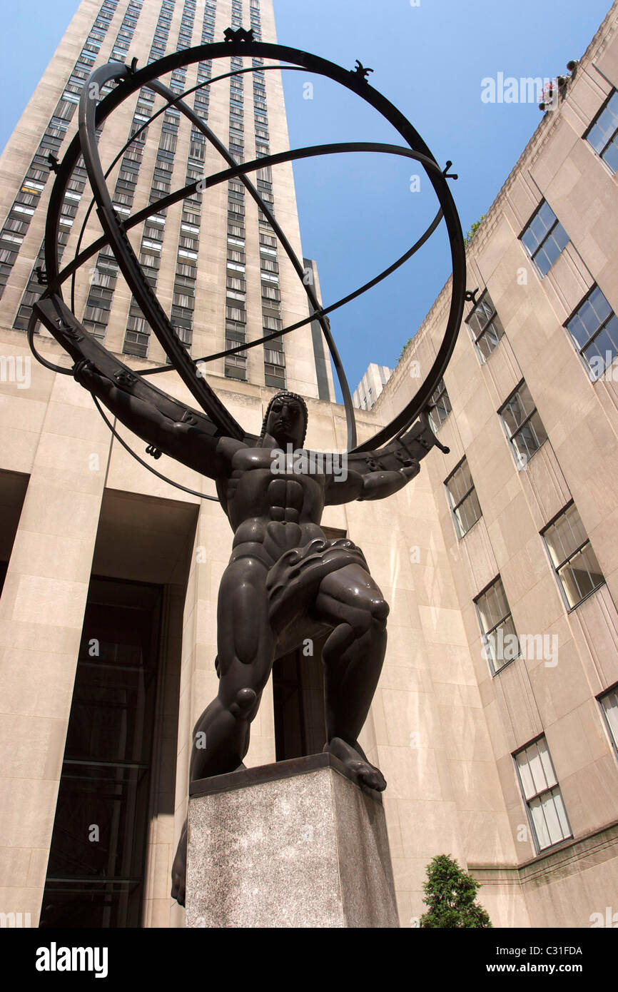 Statue of atlas holding the world hi-res stock photography and images ...