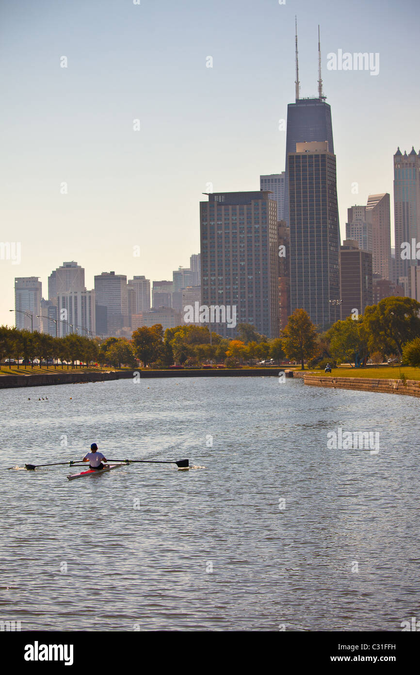 A rowing shell in Lincoln Park with the Chicago skyline Stock Photo - Alamy