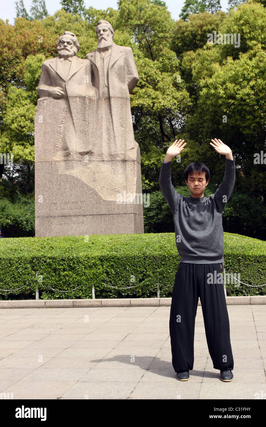Tai chi statue hi-res stock photography and images - Alamy