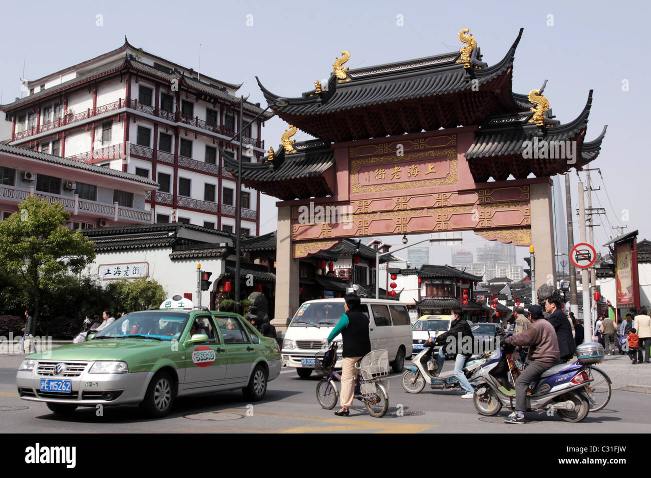 GATE MARKING THE ENTRANCE TO THE OLD TOWN OF SHANGHAI, PUXI DISTRICT ...