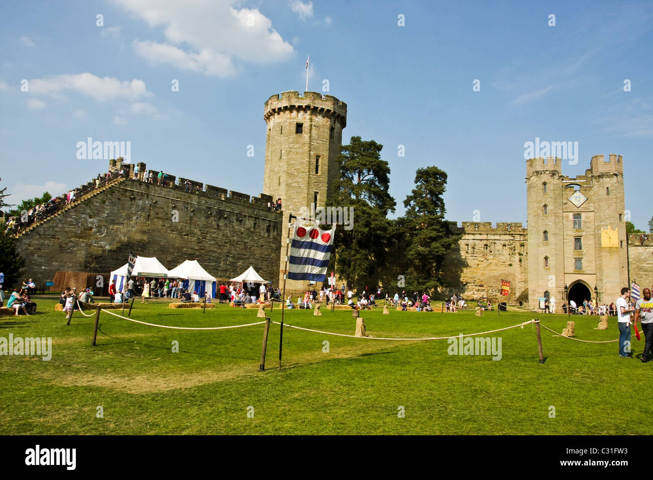 Medieval warwick castle courtyard hi-res stock photography and images ...