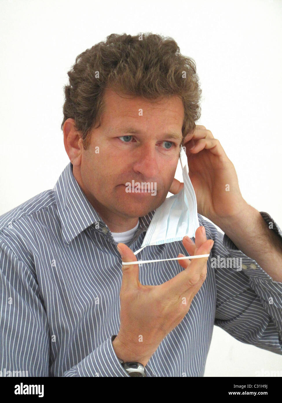 Man wearing surgical mask hi-res stock photography and images - Alamy