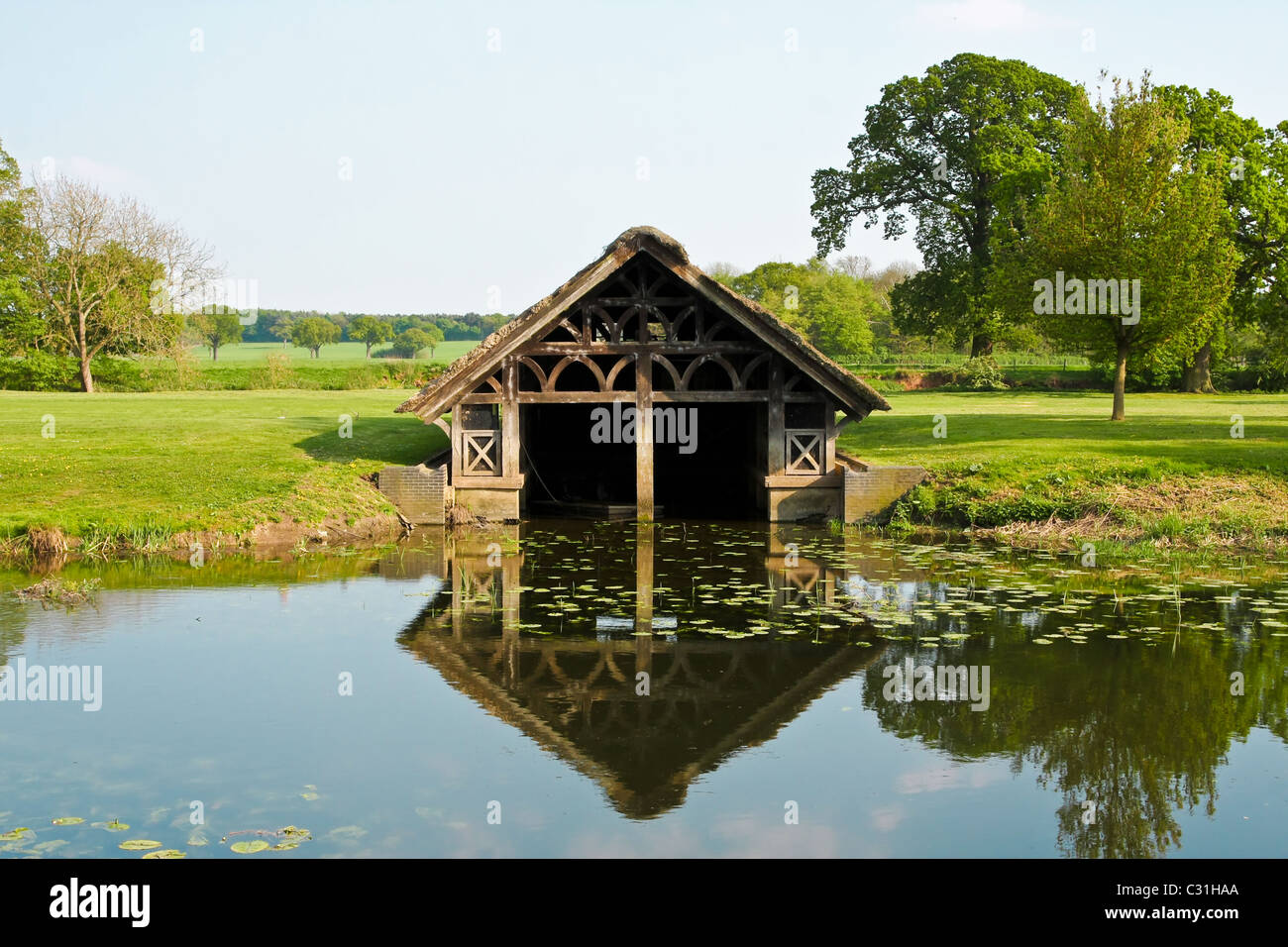 Medieval boathouse at Warwick Castle Stock Photo - Alamy