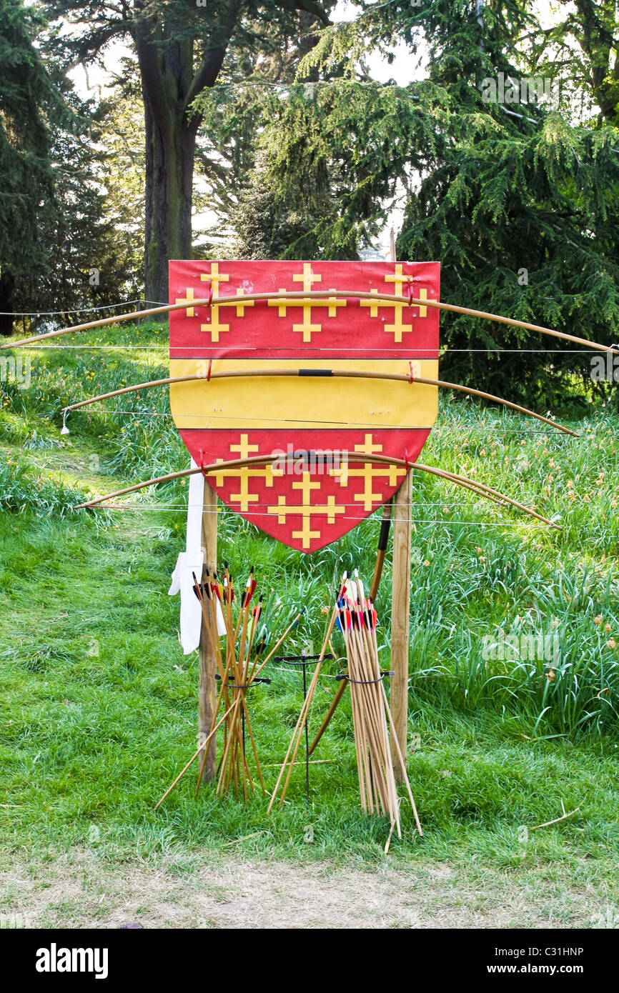 Medival bow and arrow display at Warwick Castle Stock Photo - Alamy
