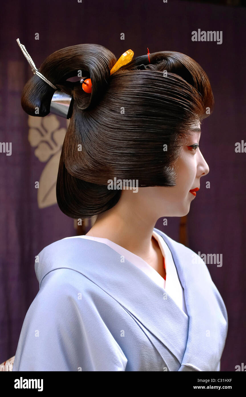Geisha profile hi-res stock photography and images - Alamy