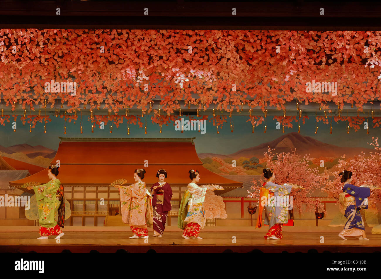 Miyako odori hi-res stock photography and images - Alamy